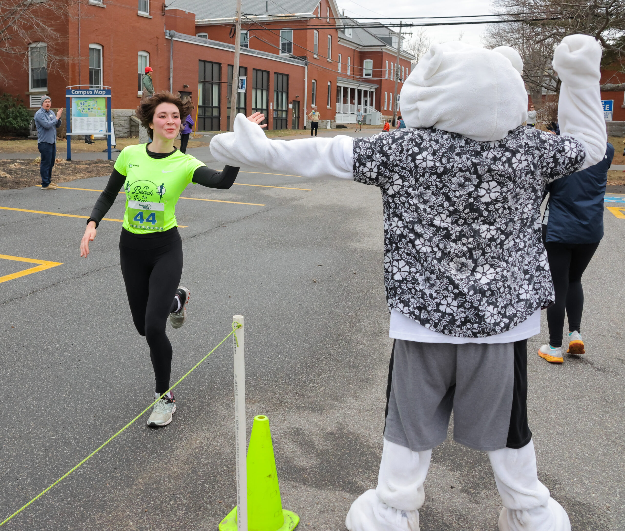 runner with mascot | 98.9 WCLZ